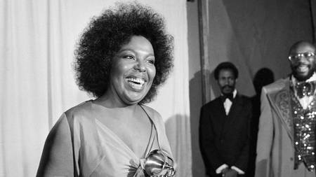 Artisten Roberta Flack er død – Siste nytt – NRK