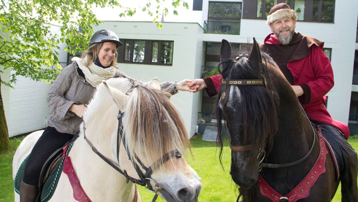 Gifter seg under middelalderfestivalen – NRK Vestfold og Telemark ...