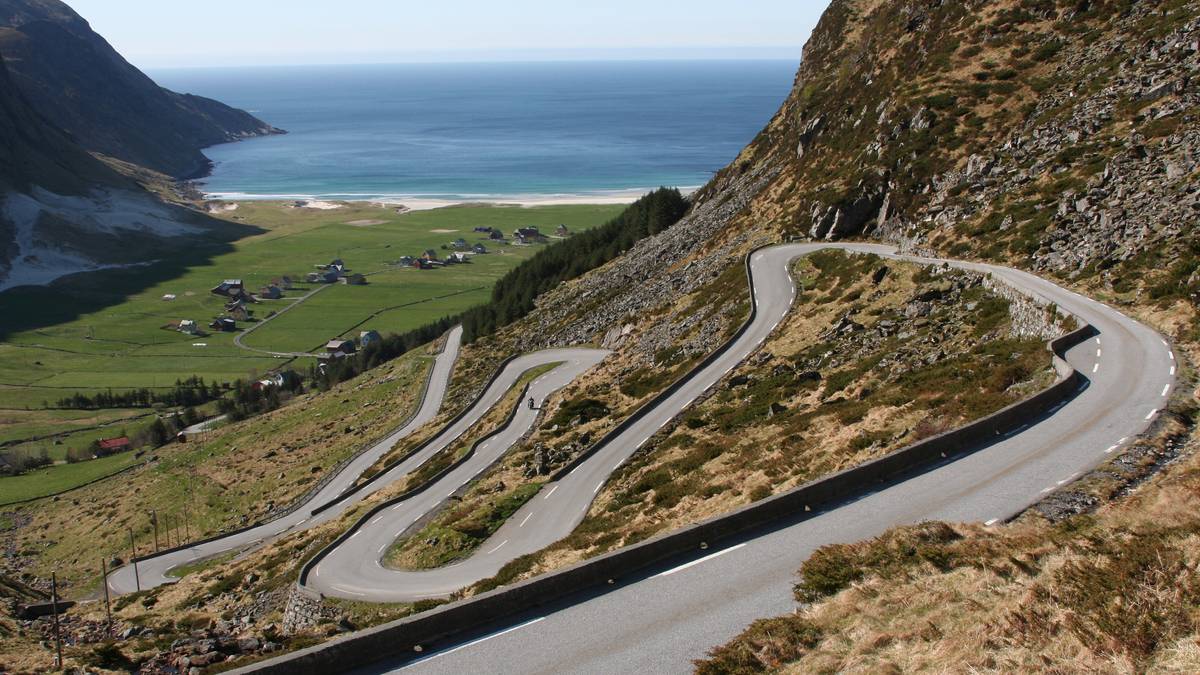 Stabbesteinar fjerna i Hoddevika – NRK Vestland