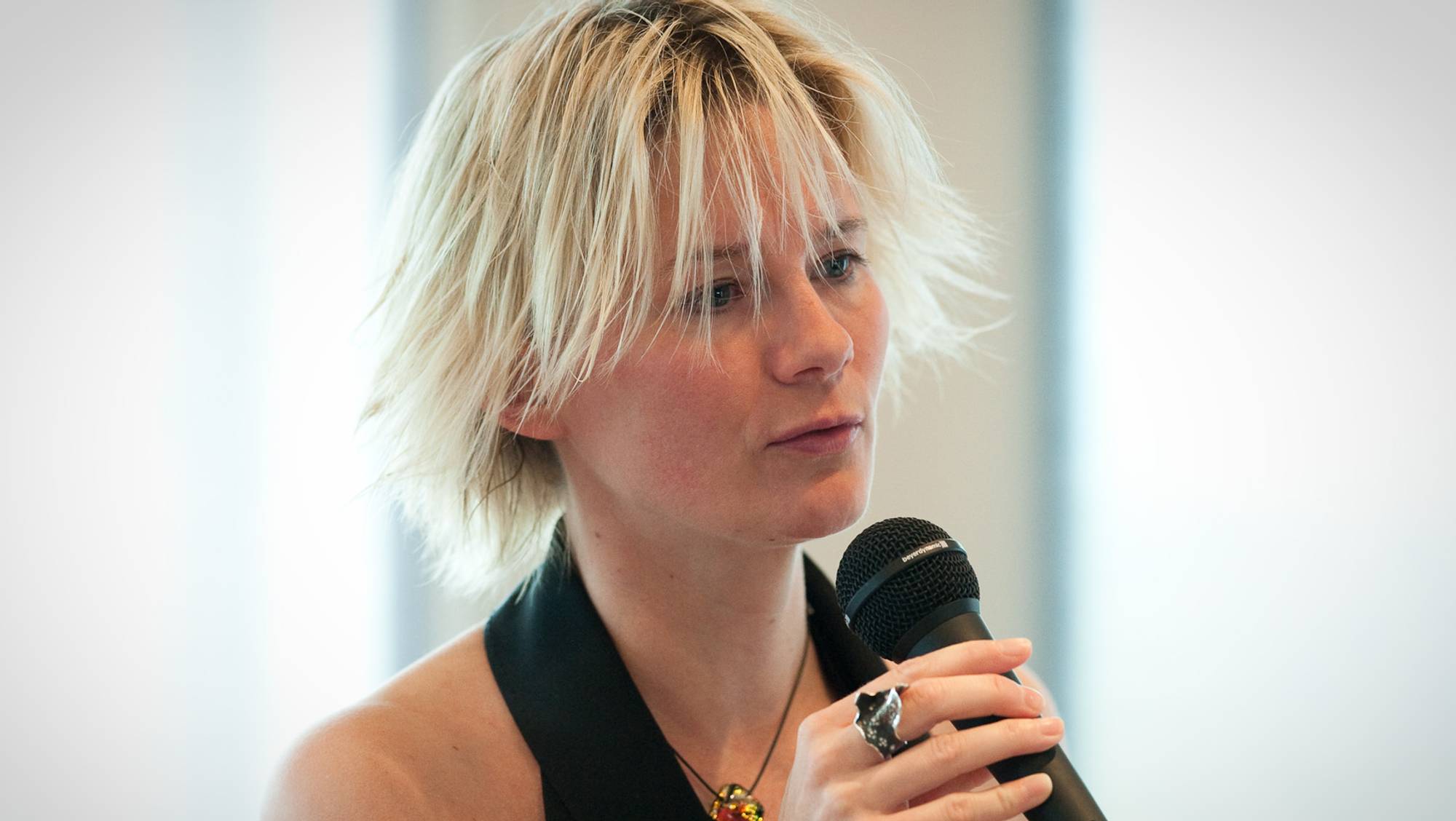 Lisa Dillan synger Elvis Presley – NRK Kultur og underholdning