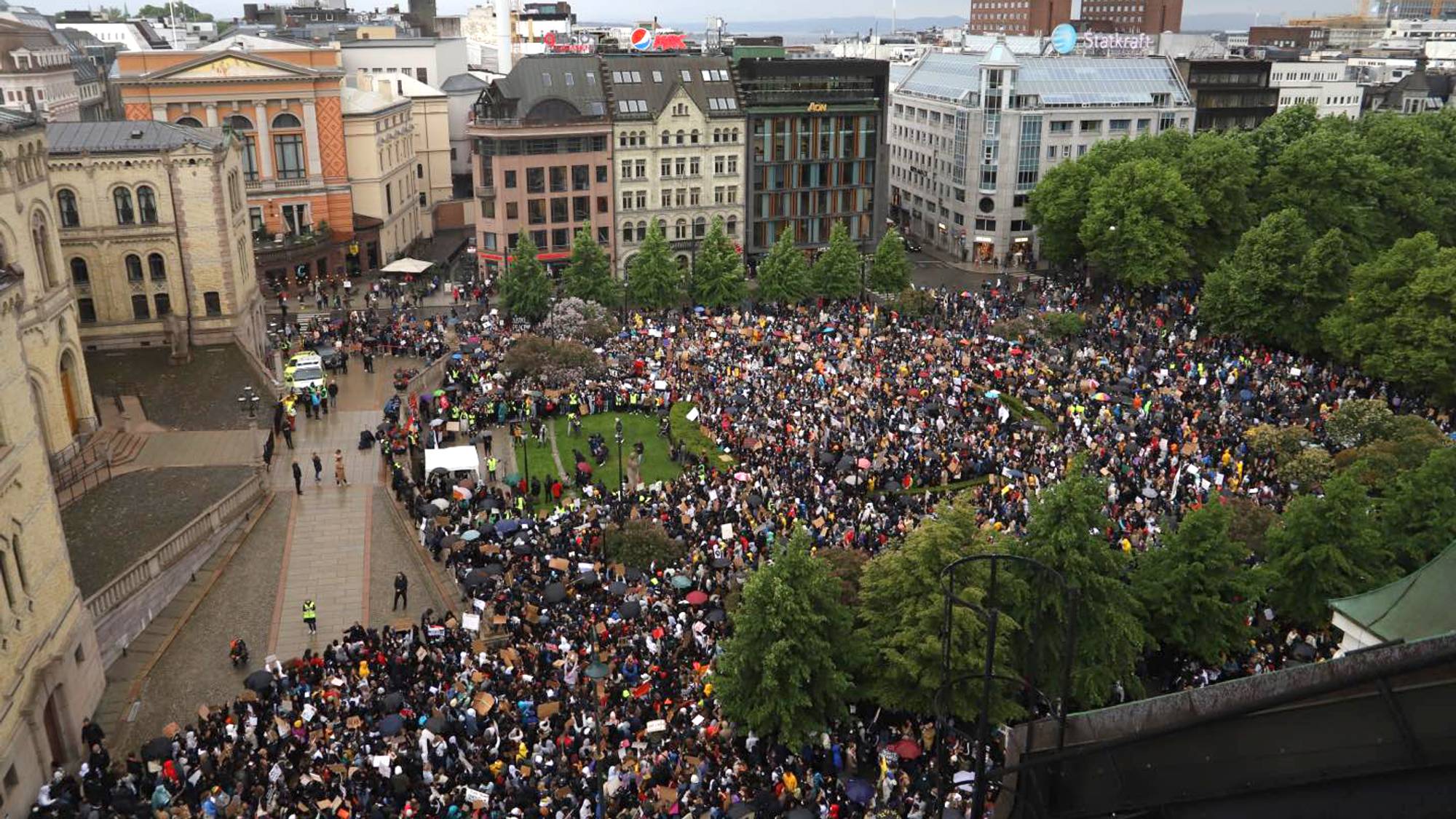 Demonstrasjoner flere steder – tusenvis samlet i Oslo – NRK Norge ...