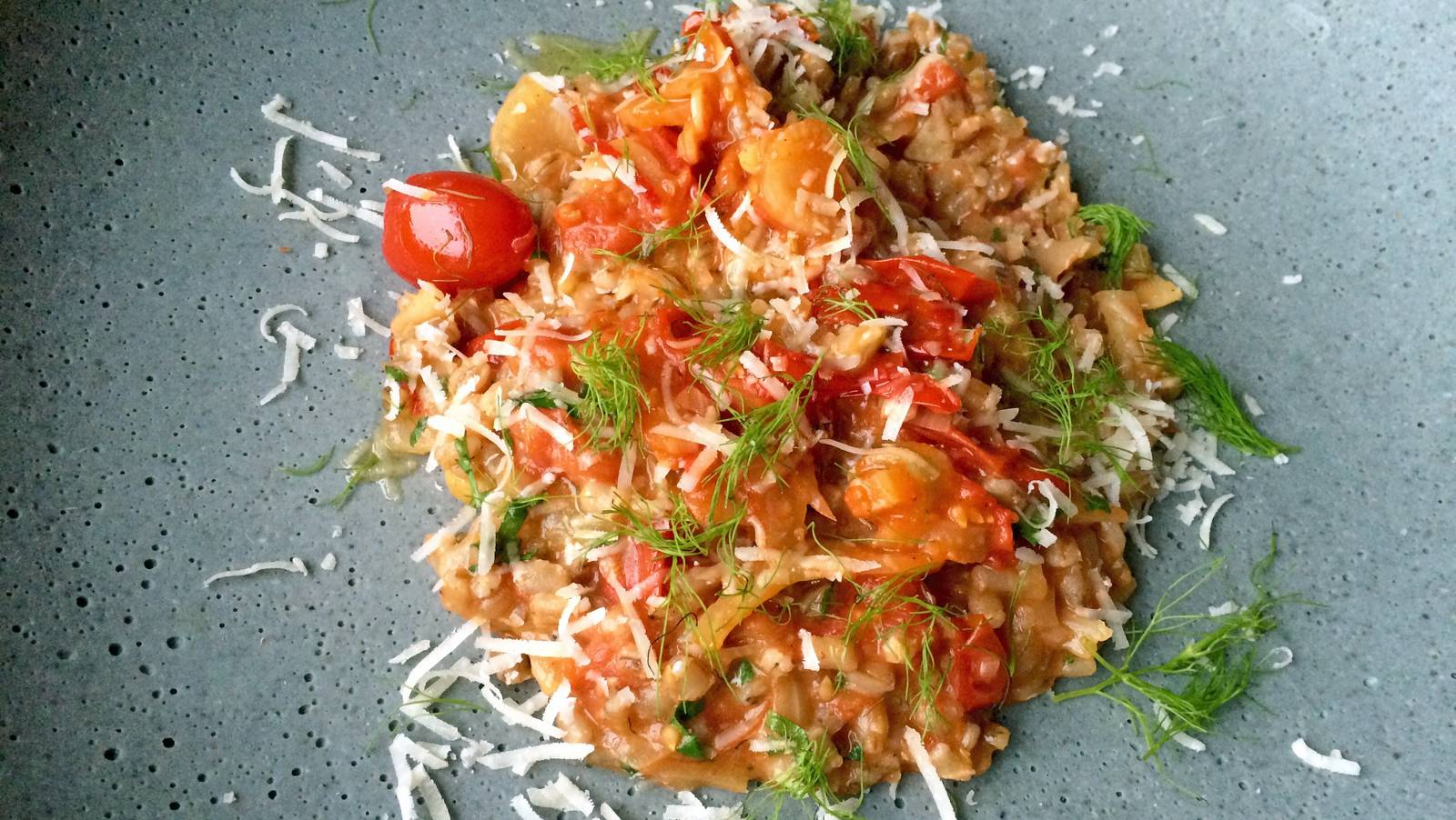 Byggotto med tomat og fennikel – NRK Mat – Oppskrifter og inspirasjon