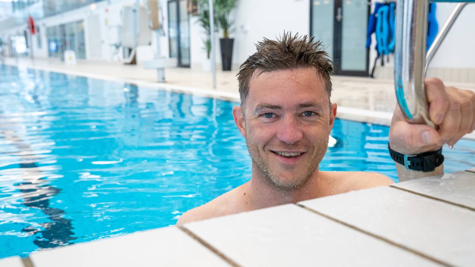 Per-Arne lærte seg å svømme som vaksen – og prøver seg ute i sjø – NRK ...