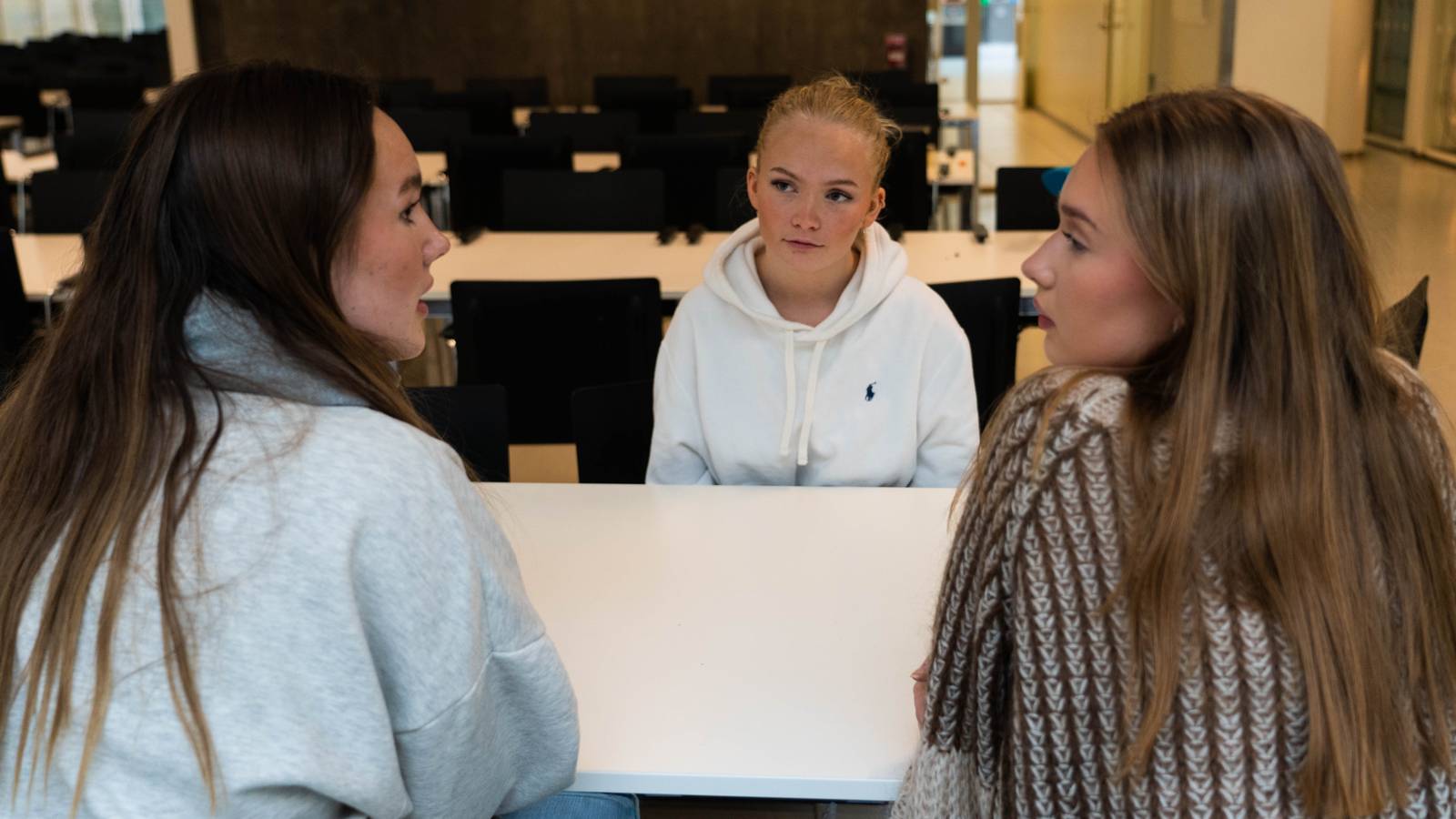 Loves bedre opplæring for å motvirke porno-påvirkning – NRK Norge – Oversikt over nyheter fra ...