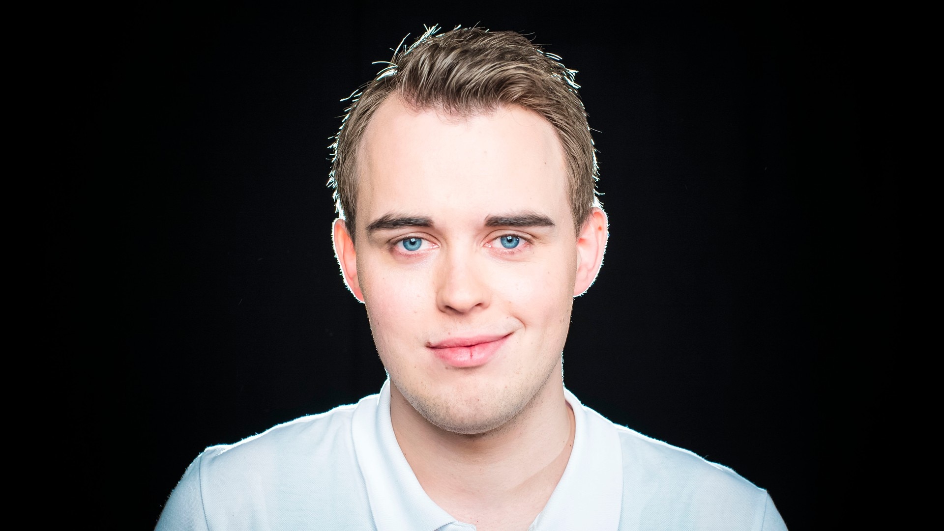 Martin Beyer (27) har Tourettes syndrom – NRK