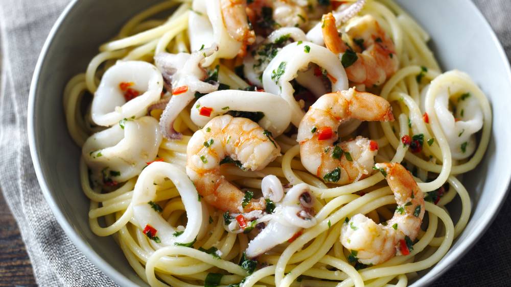 Reker og akkar med chili og merian – NRK Mat – Oppskrifter og inspirasjon