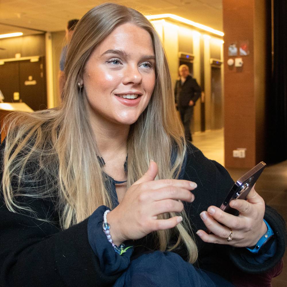 Ble kastet ut fra Dagsnytt 18 – nå tar Gyda Oddekalv av på TikTok – NRK ...