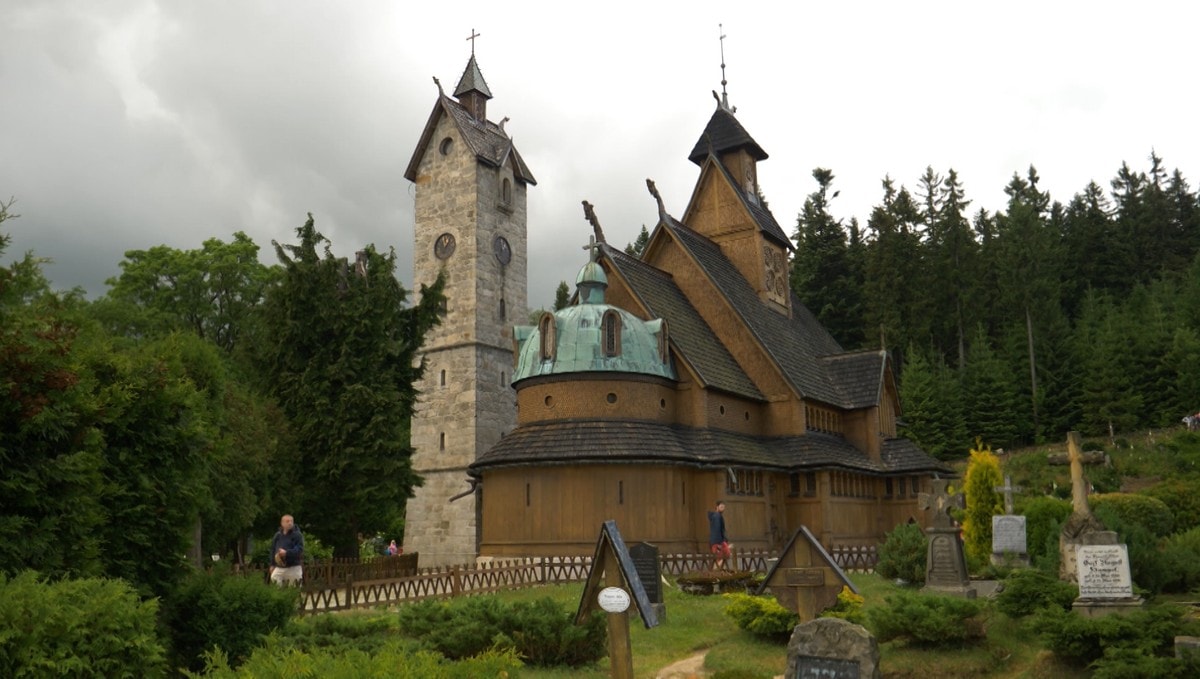 Den norske stavkirken endte opp i Polen – NRK Hordaland – Lokale ...