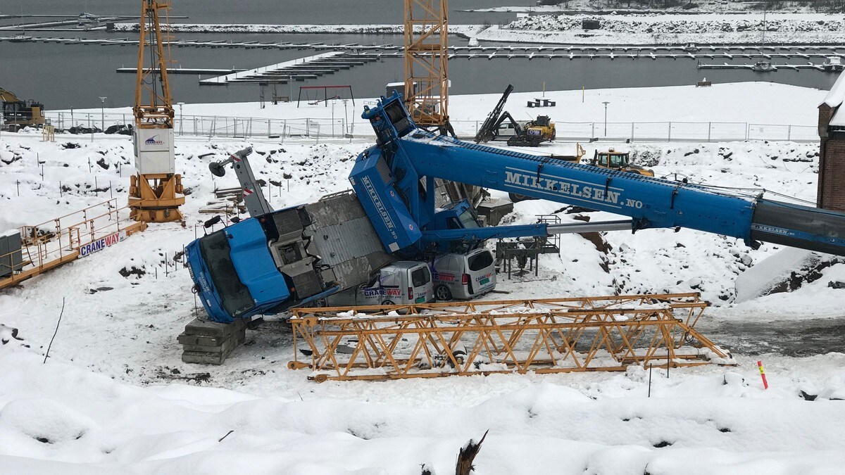 Mobilkran veltet - flaks at ingen ble skadd - Lifting & Safety Int.