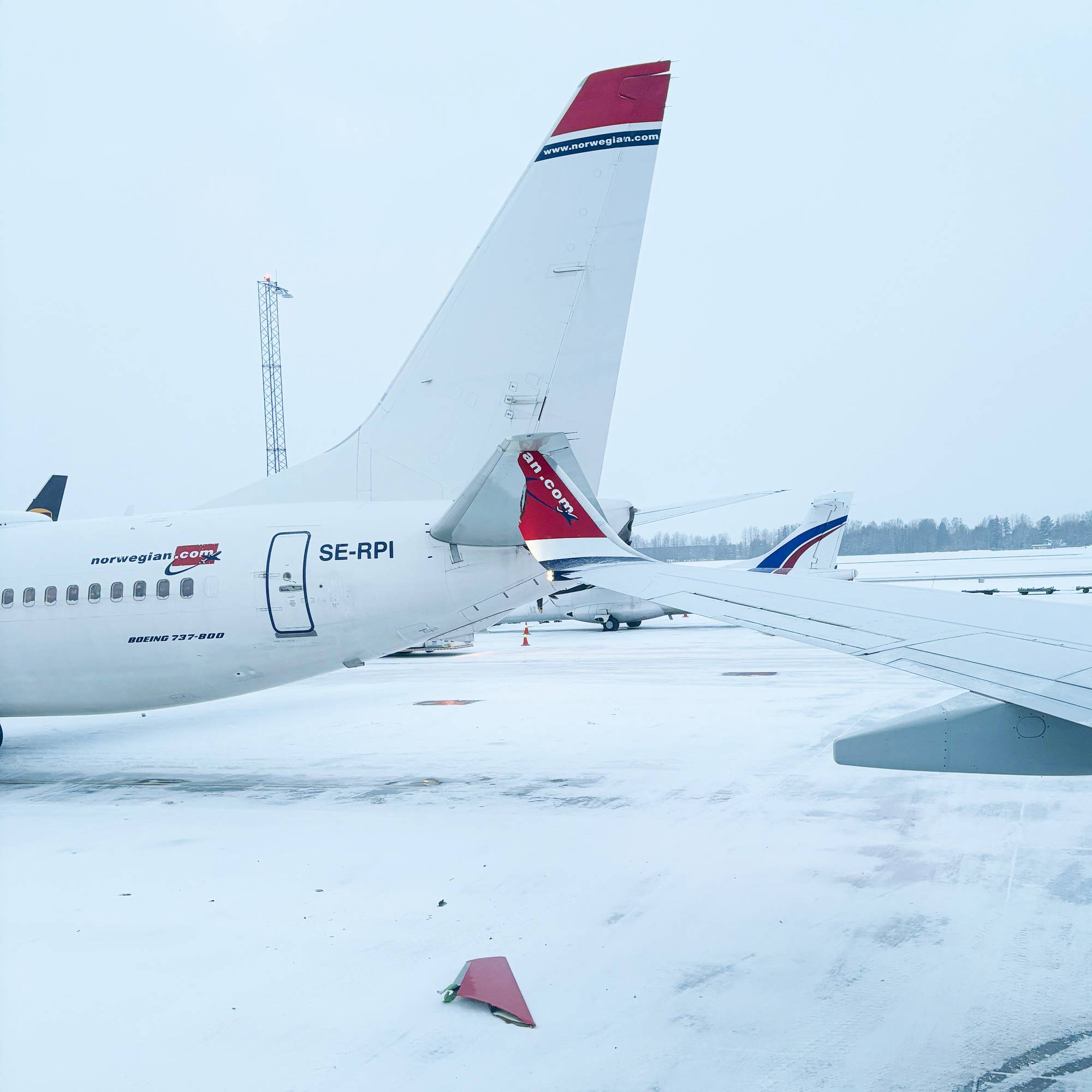 Fly krasjet på Gardermoen: – Ristet i hele flyet – NRK Norge – Oversikt ...