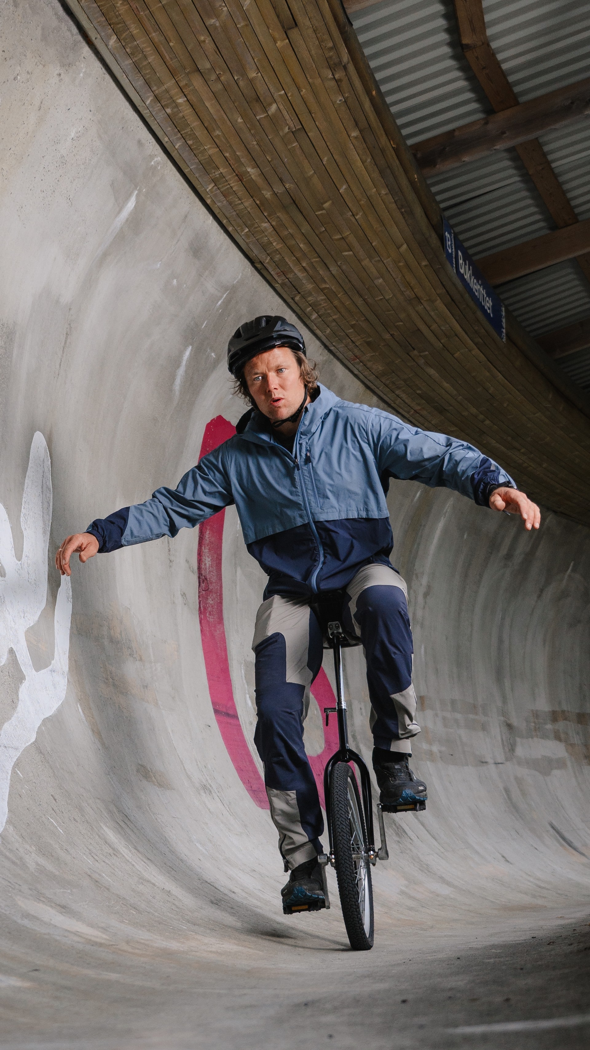 KJØRER etthjulssykkel ned en BOB-BANE!? 😱🔥 – NRK