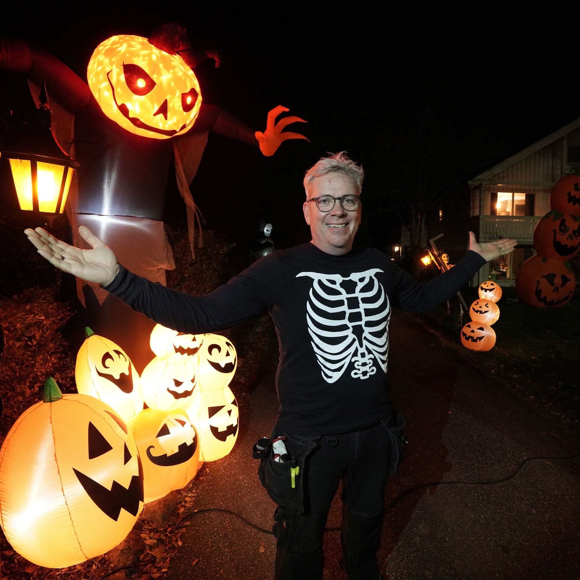 Richard (50) elsker Halloween – NRK