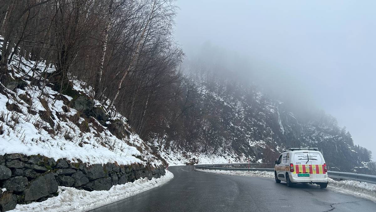 Riksvei i Ullensvang åpnet etter steinsprang – NRK Vestland