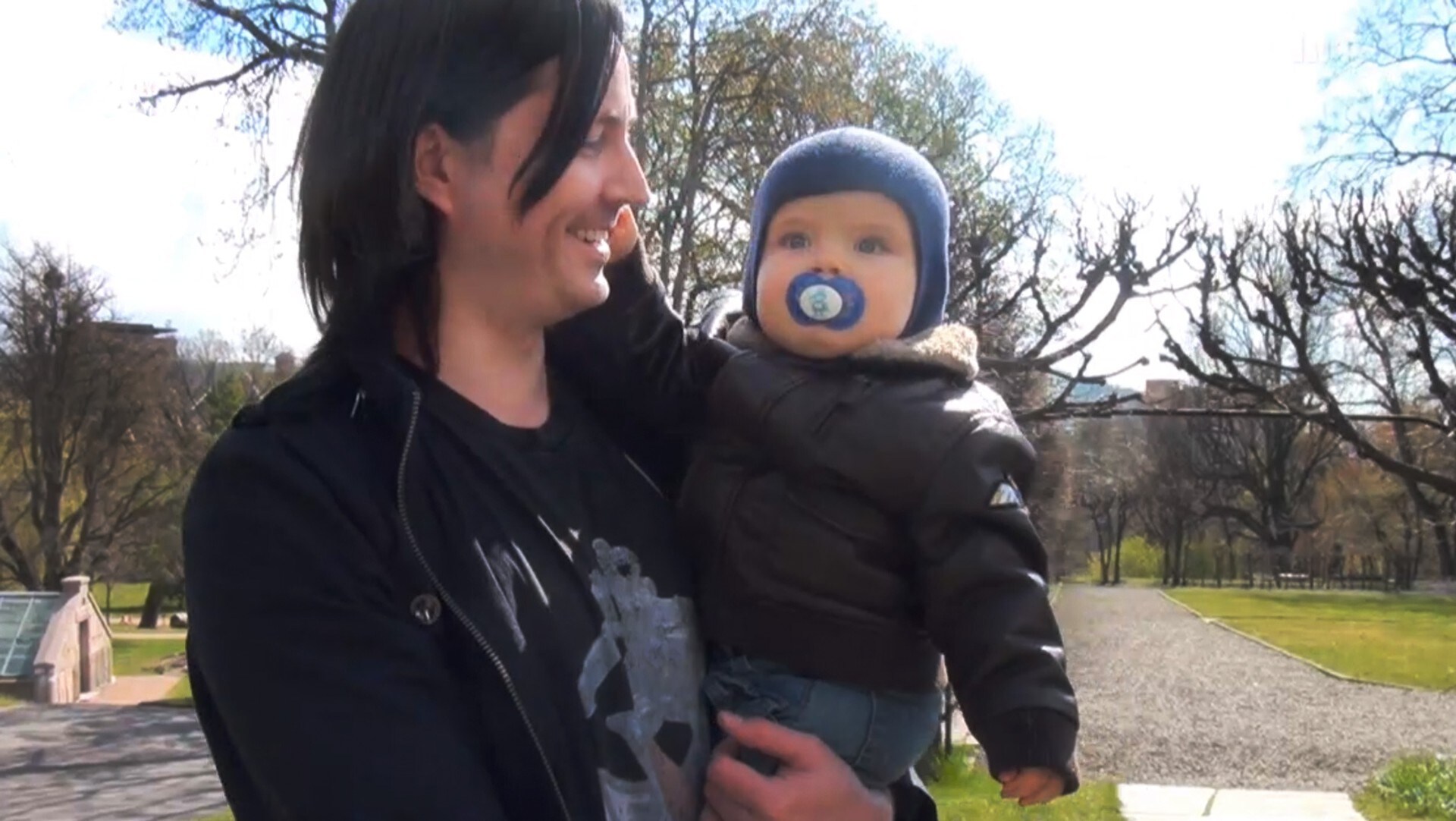 Soya på pappaperm – NRK