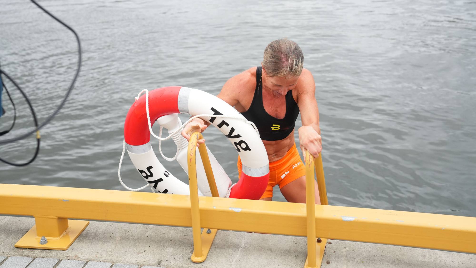 Blinkfestivalen: Astrid Øyre Slind måtte hoppe i havet etter veddemål ...