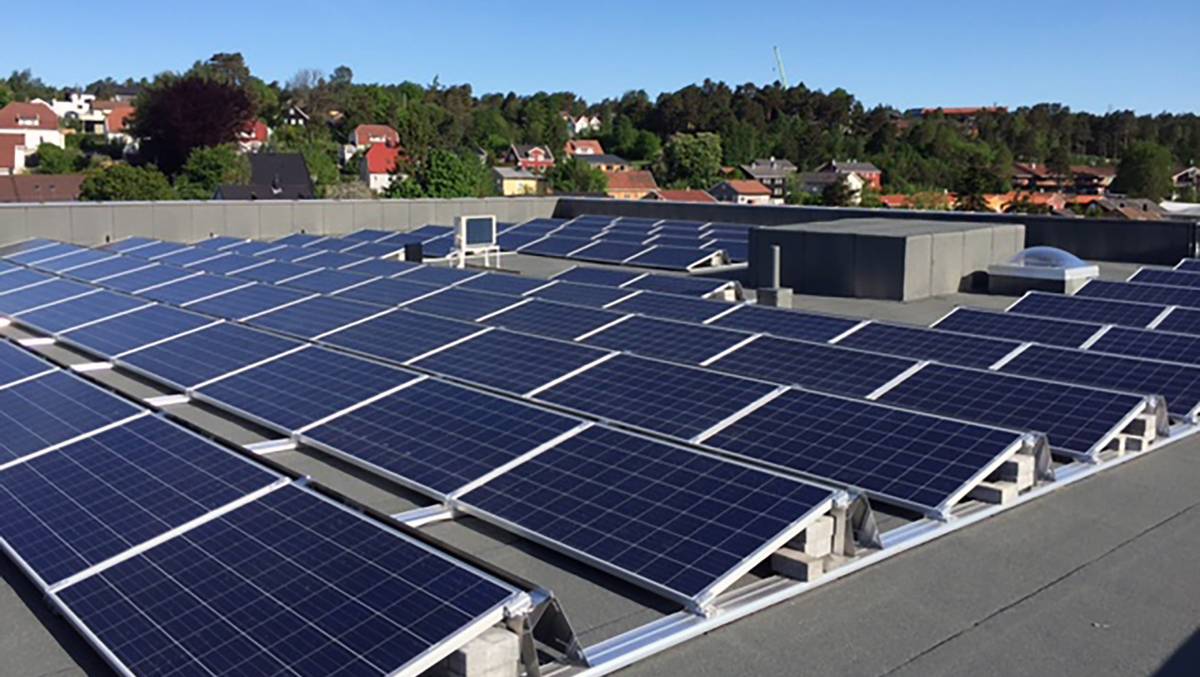 Åpnet solcelleanlegg – NRK Østfold – Lokale nyheter, TV og radio