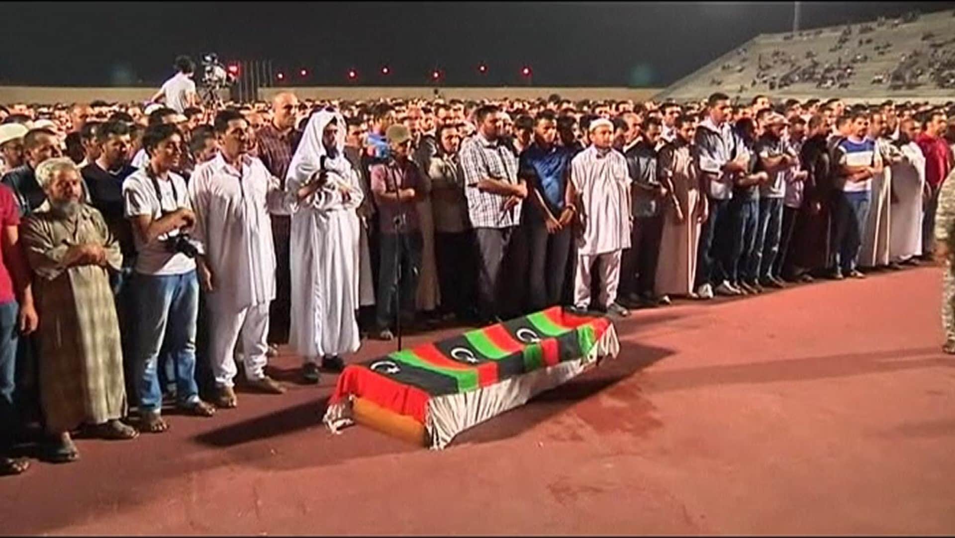 Kisten med Omran Shaban, som fant Gaddafi i gjemmestedet, kommer til ...