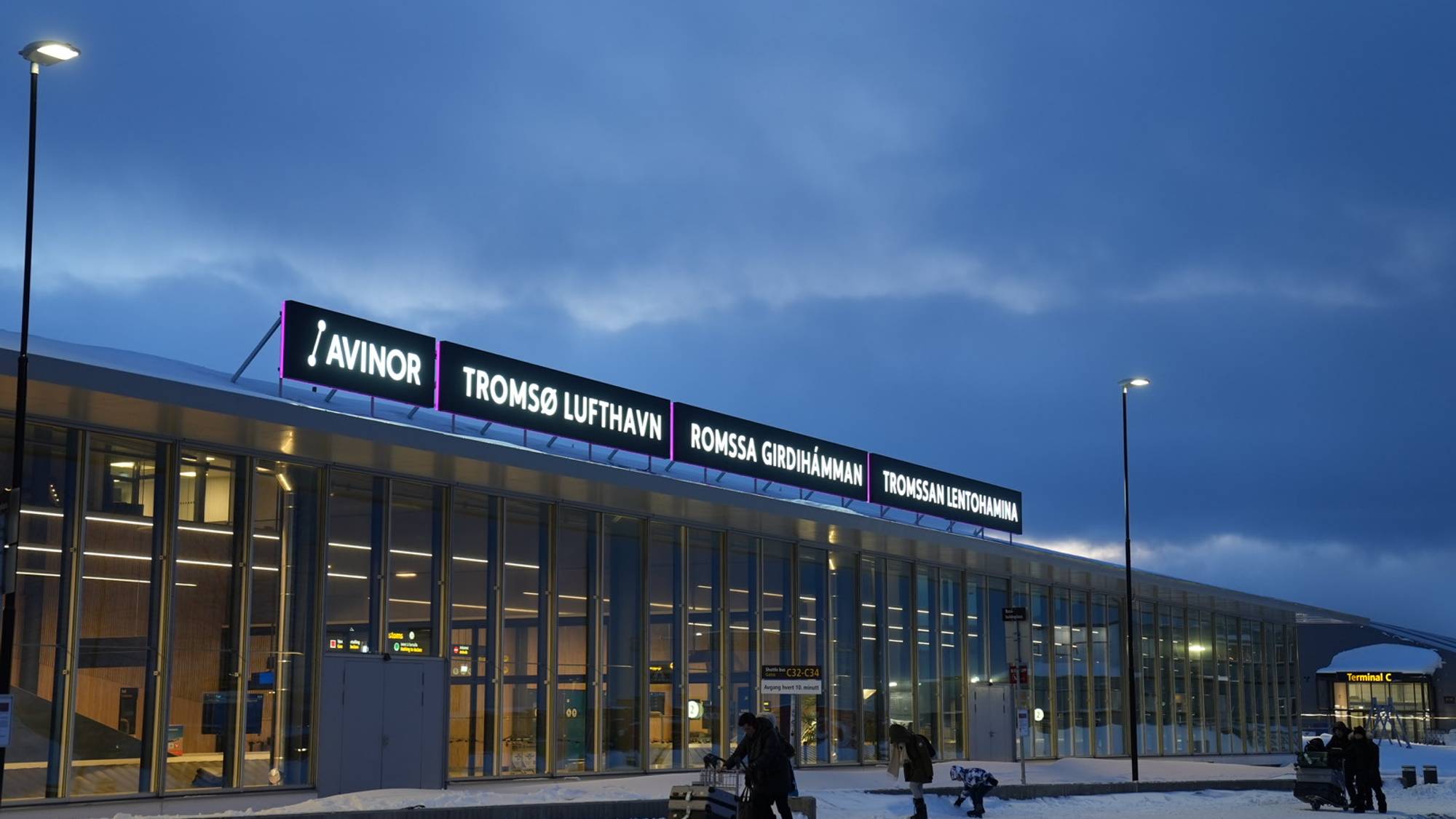 Rullebanen på Tromsø lufthavn stenges i to timer – NRK Troms og Finnmark
