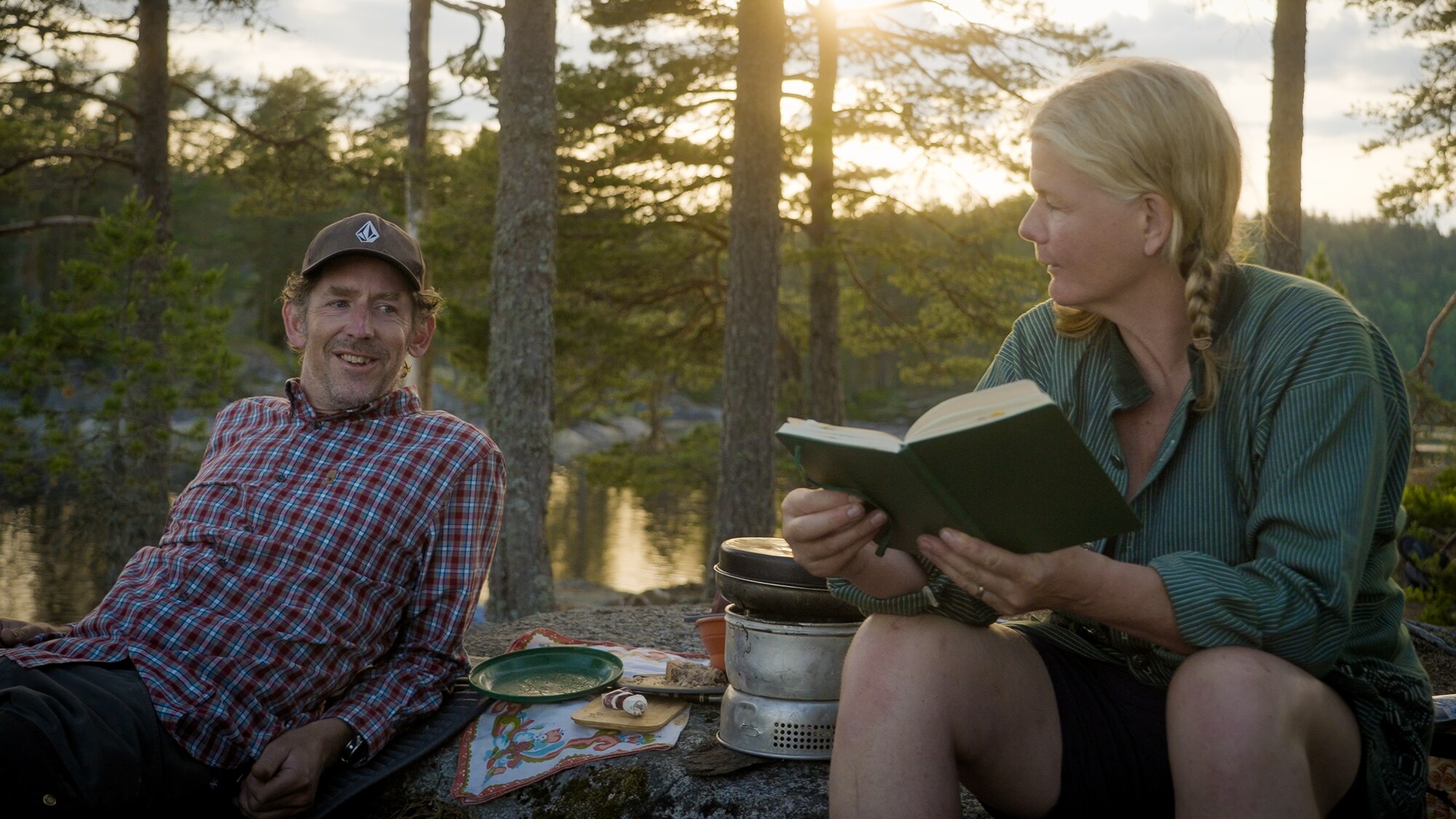 Disse blir med Anne Lindmo på tur i den nye NRK-serien Frifot. – NRK ...