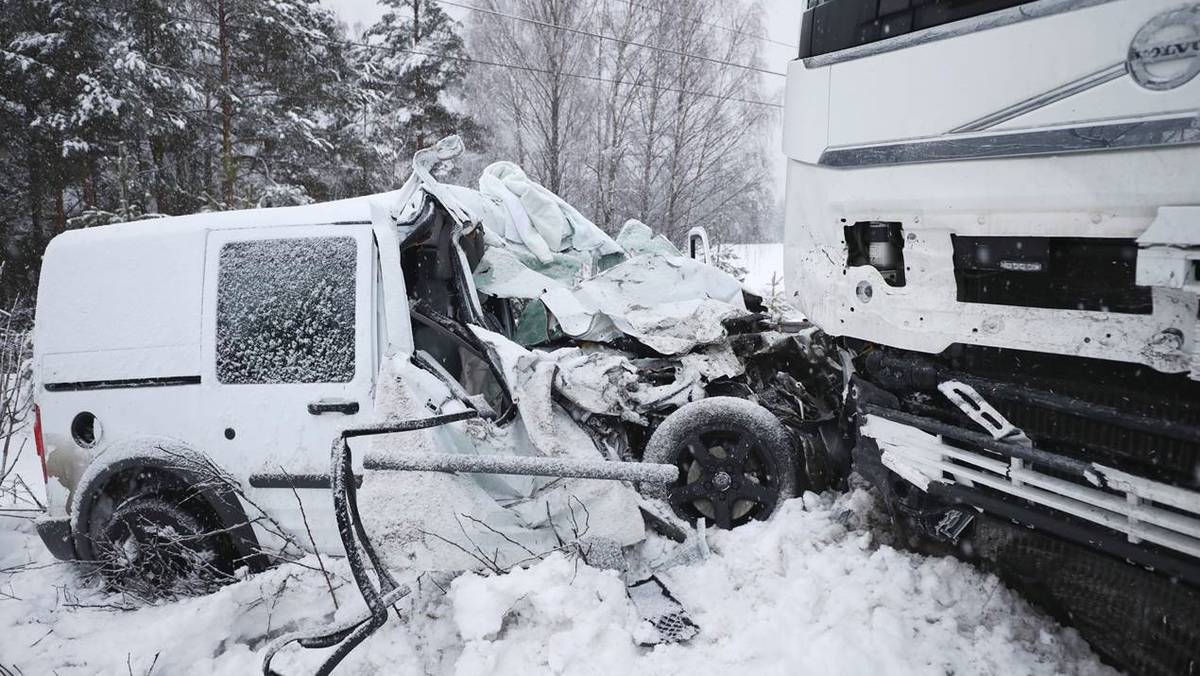 Flere ulykker etter stort snøfall – NRK Vestfold og Telemark – Lokale nyheter, TV og radio