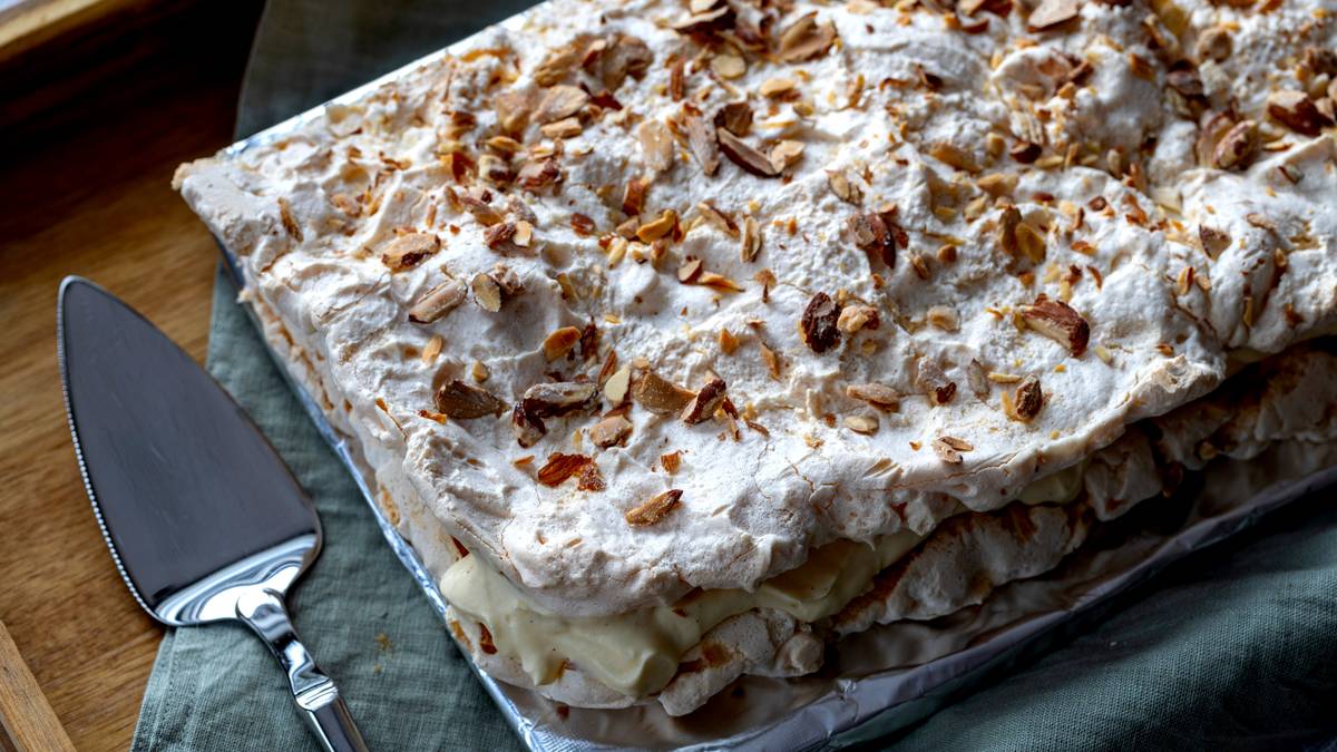 «Verdens beste» – Kvæfjord­kake – NRK Mat – Oppskrifter og inspirasjon