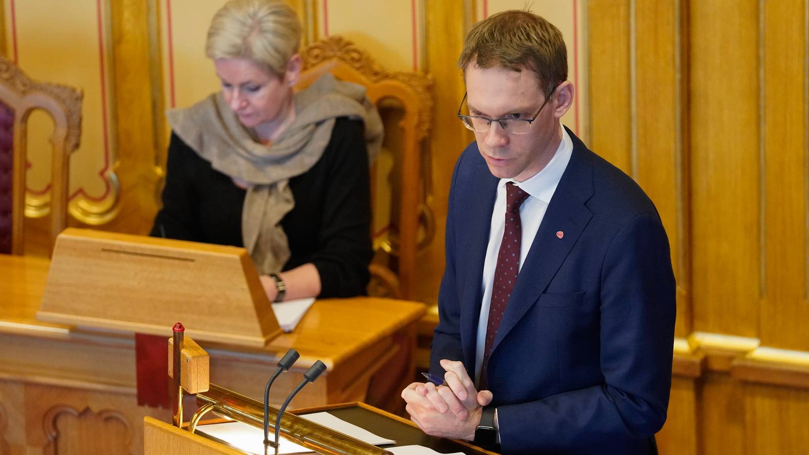 Eigil Knutsen trekker seg som leder for finanskomiteen – Siste nytt – NRK