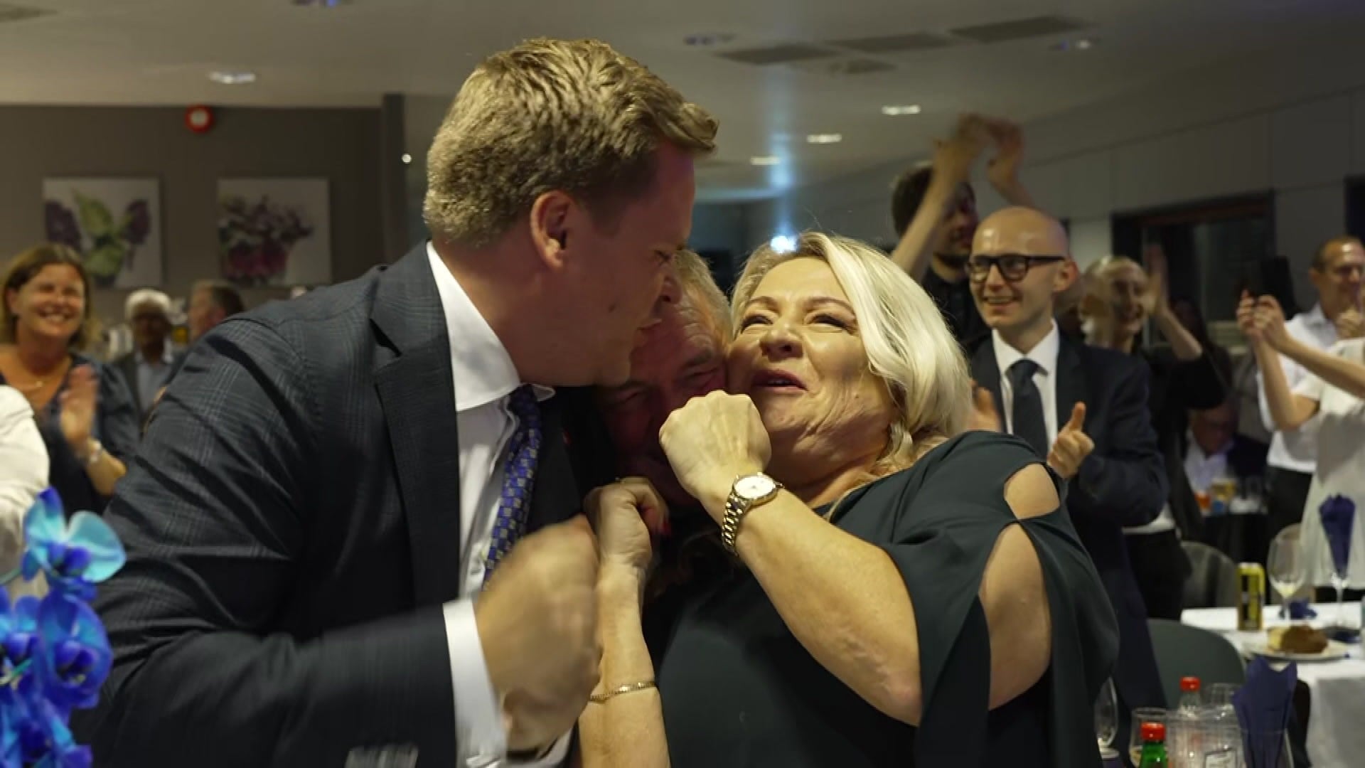 Stor jubel på Frp sin valgvake – NRK Rogaland – Lokale nyheter, TV og radio