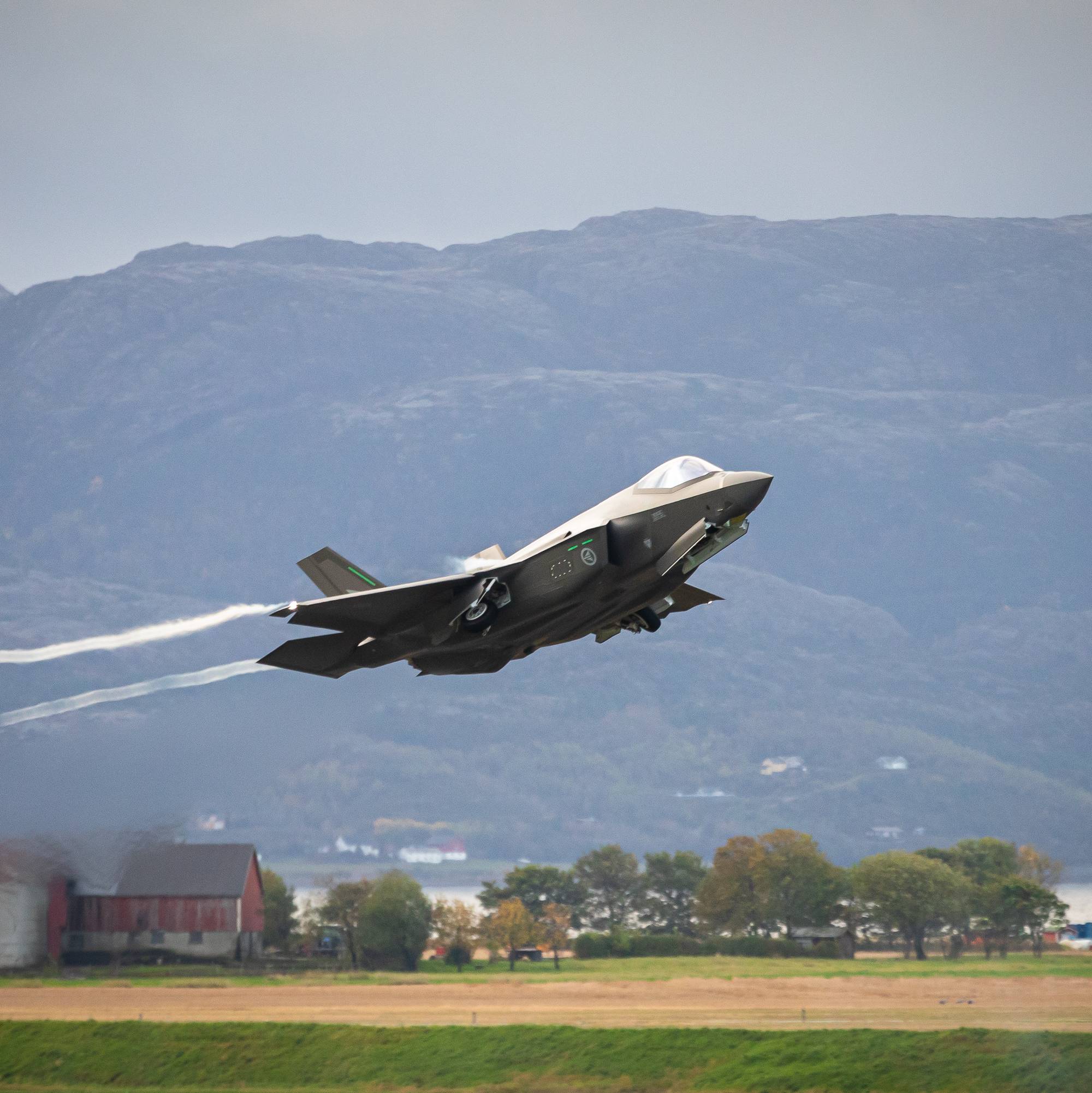 Gjenopptar leveransene av jagerflyet F-35 over nyttår – NRK Trøndelag ...