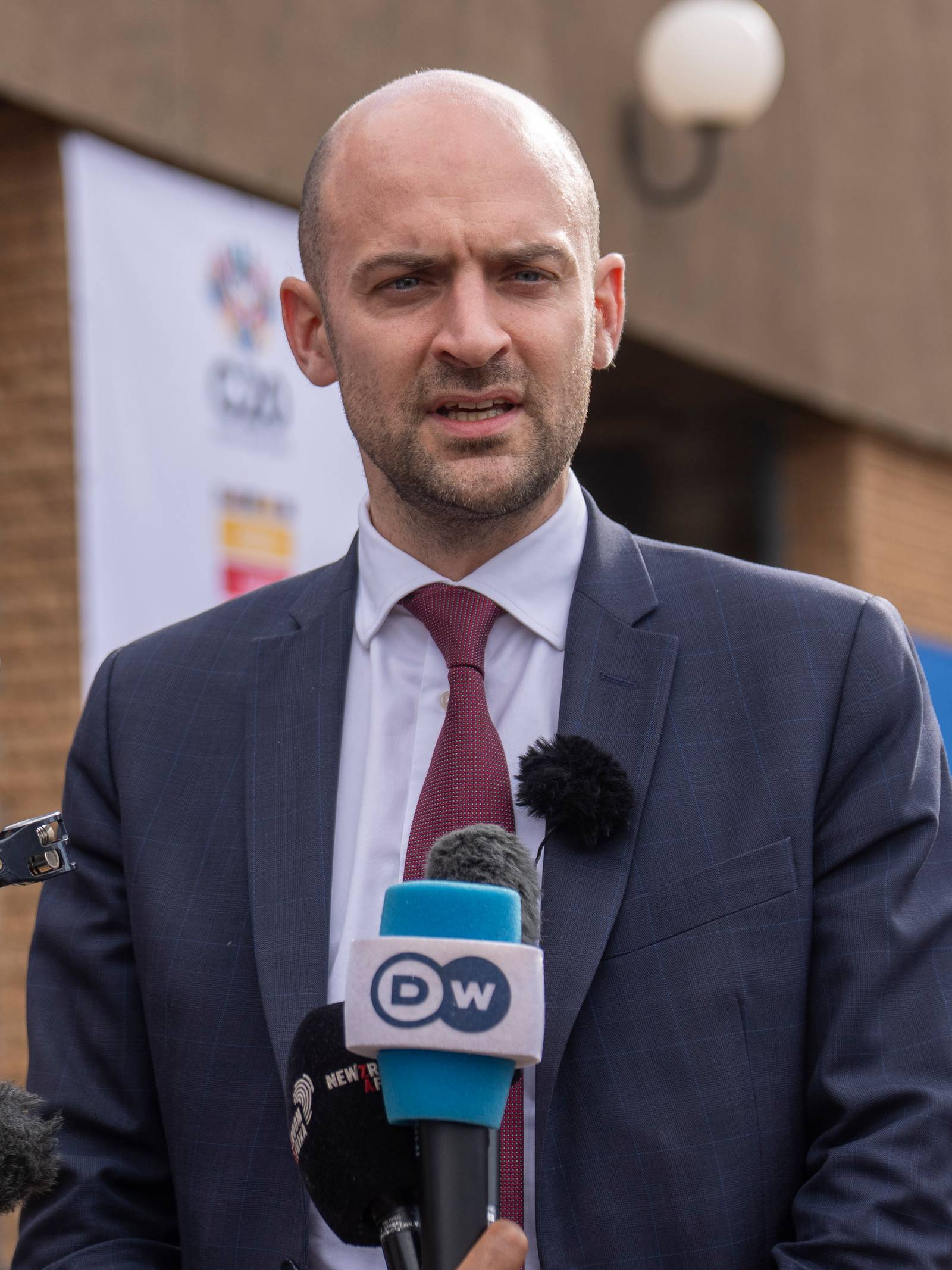 Polens statsminister: – Ingen grunn til å tro at stansen i USAs ...