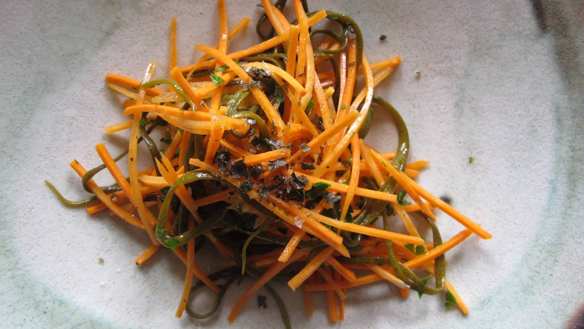 Gulrotsalat med remtang – NRK Mat – Oppskrifter og inspirasjon