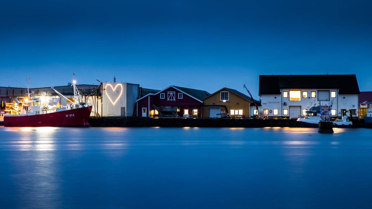 Eit hjarte for den omkomne på kaia i Kalvåg – NRK Vestland