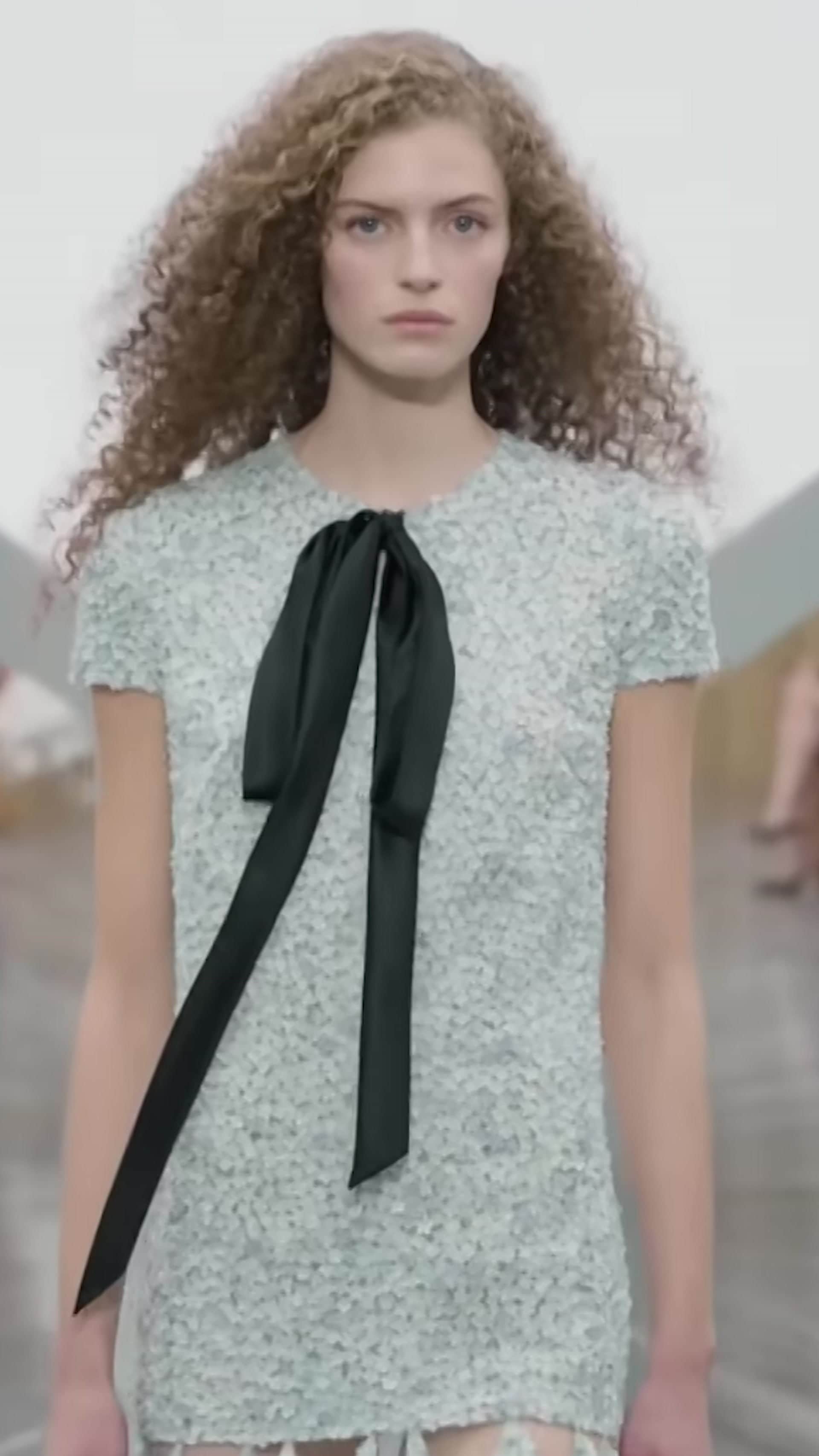 Norske Sarah (18) gikk catwalken for første gang – under verdens ...