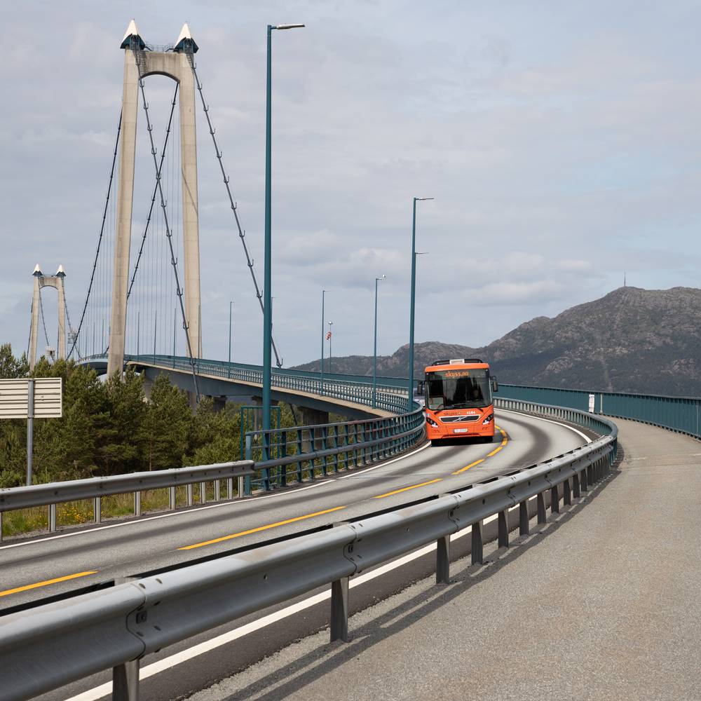 Bussjåfør Leiv (89) har køyrt med tom buss i 15 år – NRK Vestland