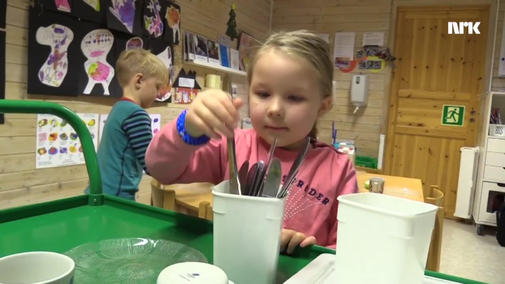 Lær kvenske ord om bord og borddekking – NRK Kveeni