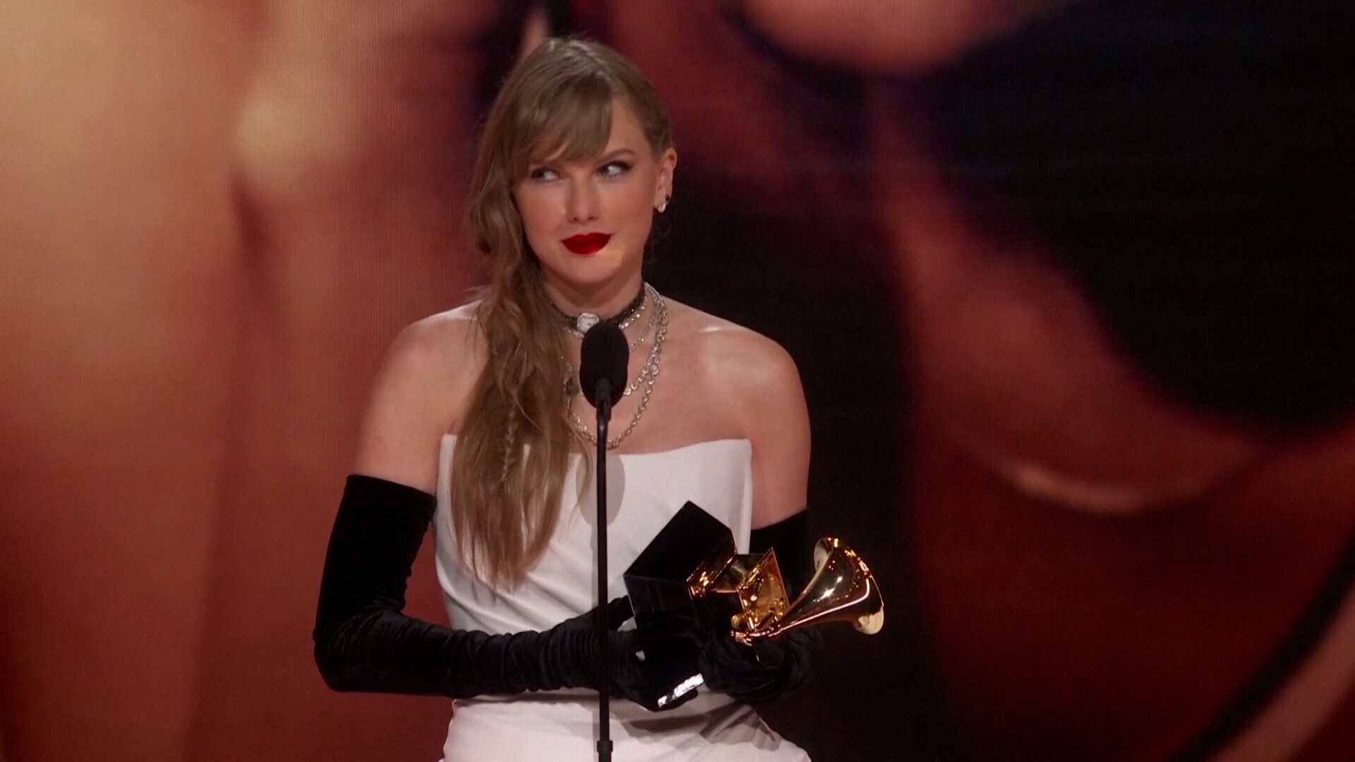 Swift avslører nytt album – NRK