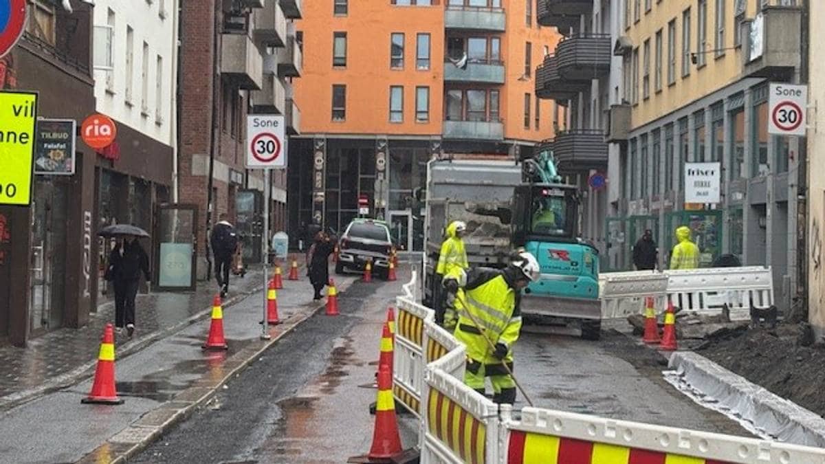 Mann i 80-årene ranet, slått og sparket i Oslo – Nå er to menn ...