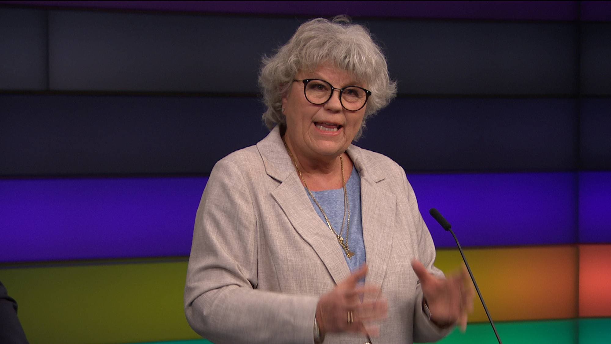 Anmeldelse: «Diamanter og rust» av Anne Holt – Anmeldelser og anbefalinger