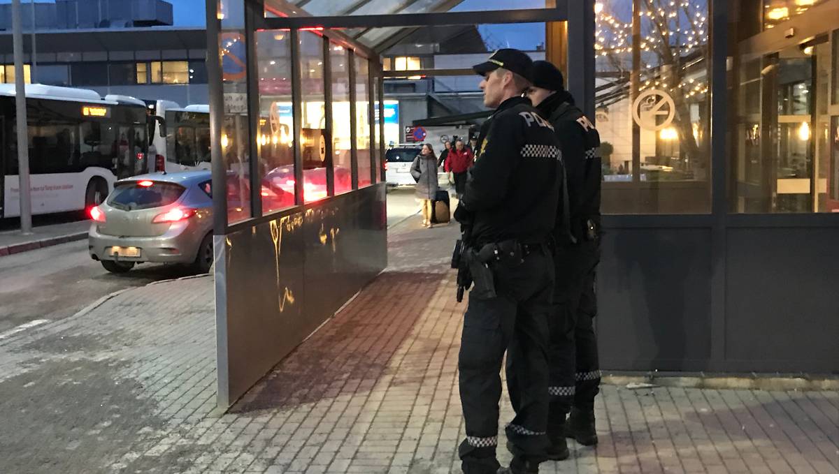 Væpnet Politi På Torp Nrk Vestfold Og Telemark Lokale Nyheter Tv