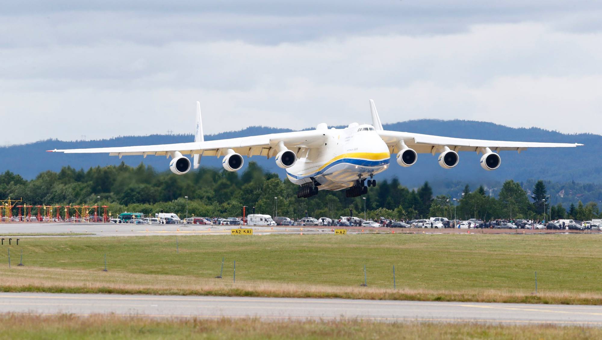 Flyplassansatte opprømt over AN-225 – NRK Norge – Oversikt over nyheter ...