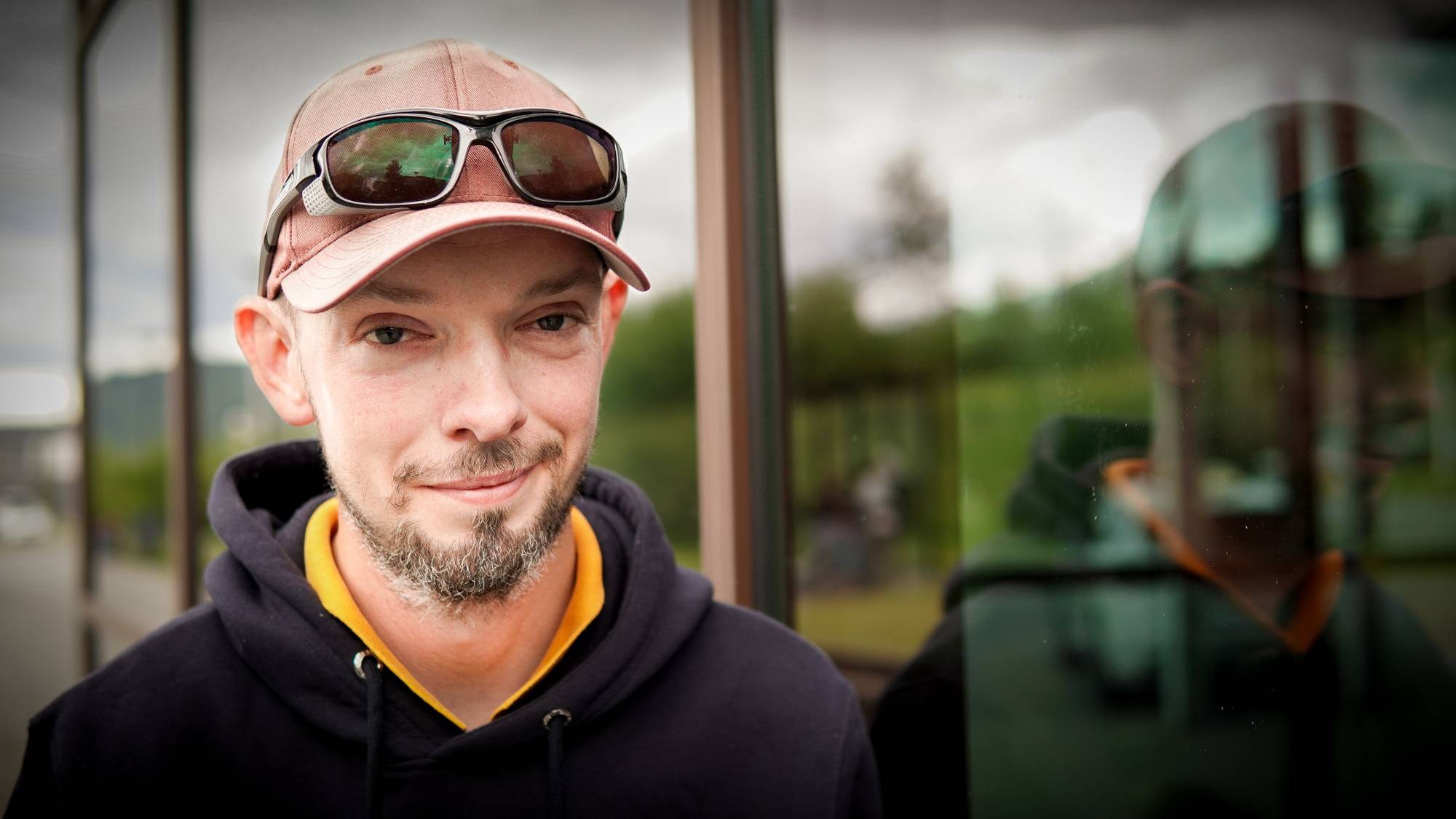 Martin (32) mista brått synet då han lagde middag – NRK Nordland Martin (32) mista brått synet då han lagde middag – NRK Nordland