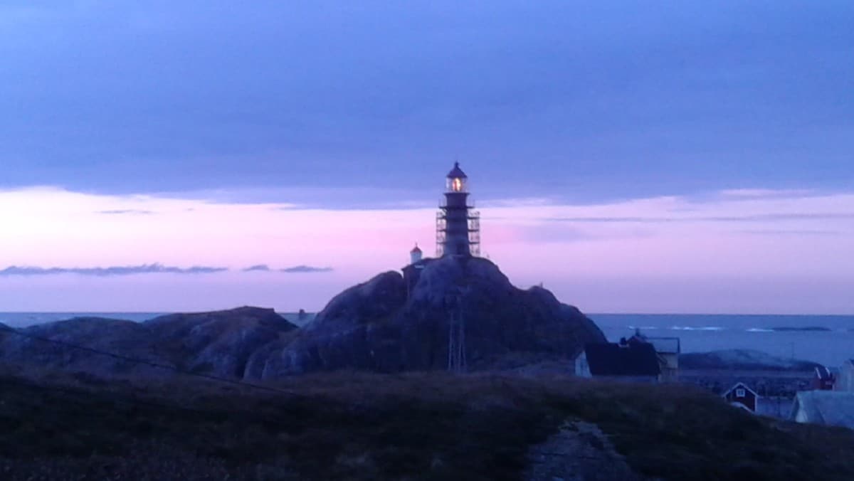 Ona fyr lyser igjen – NRK Møre og Romsdal – Lokale nyheter, TV og radio