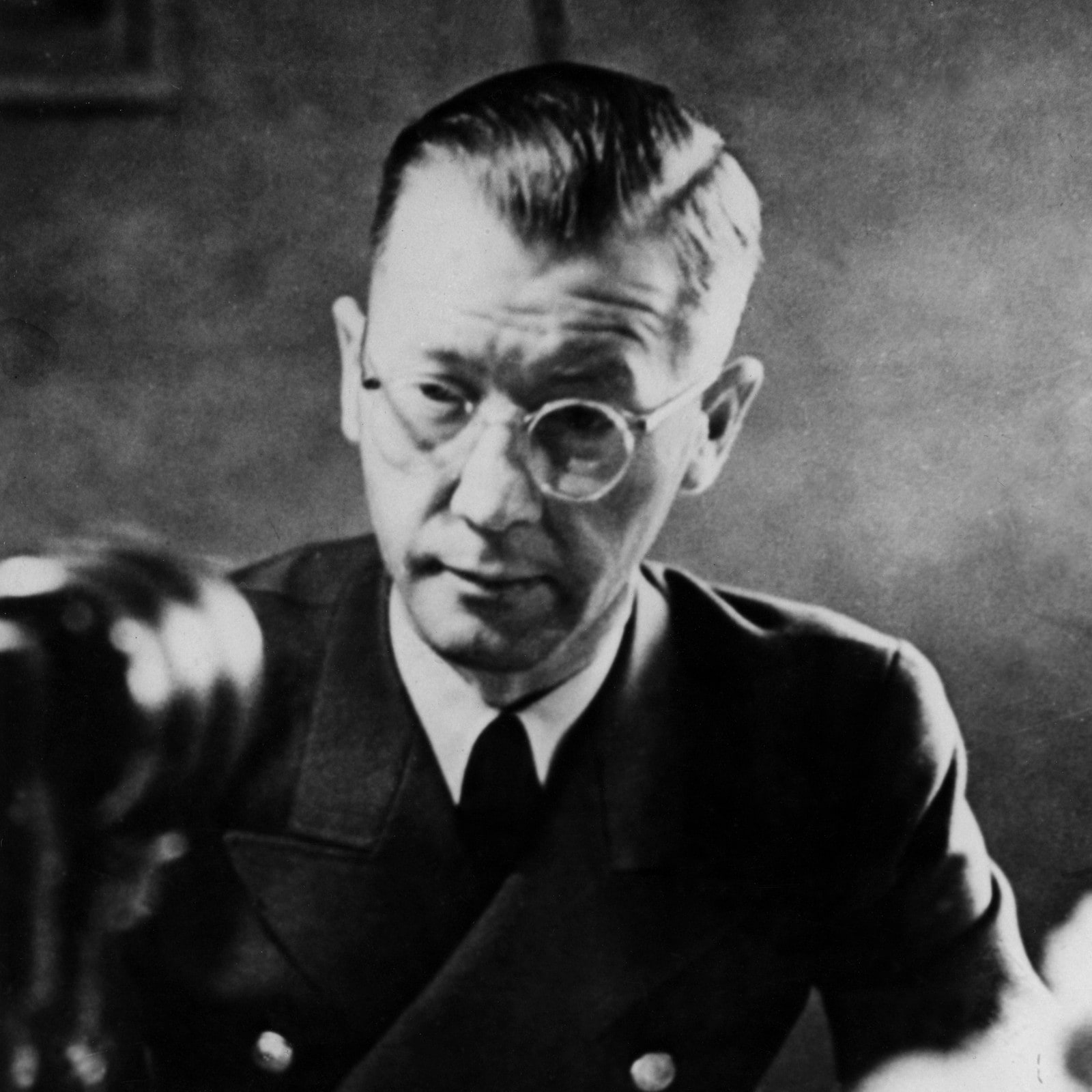 Kvifor hadde Edvard Munch visittkortet til nazisten Josef Terboven ...