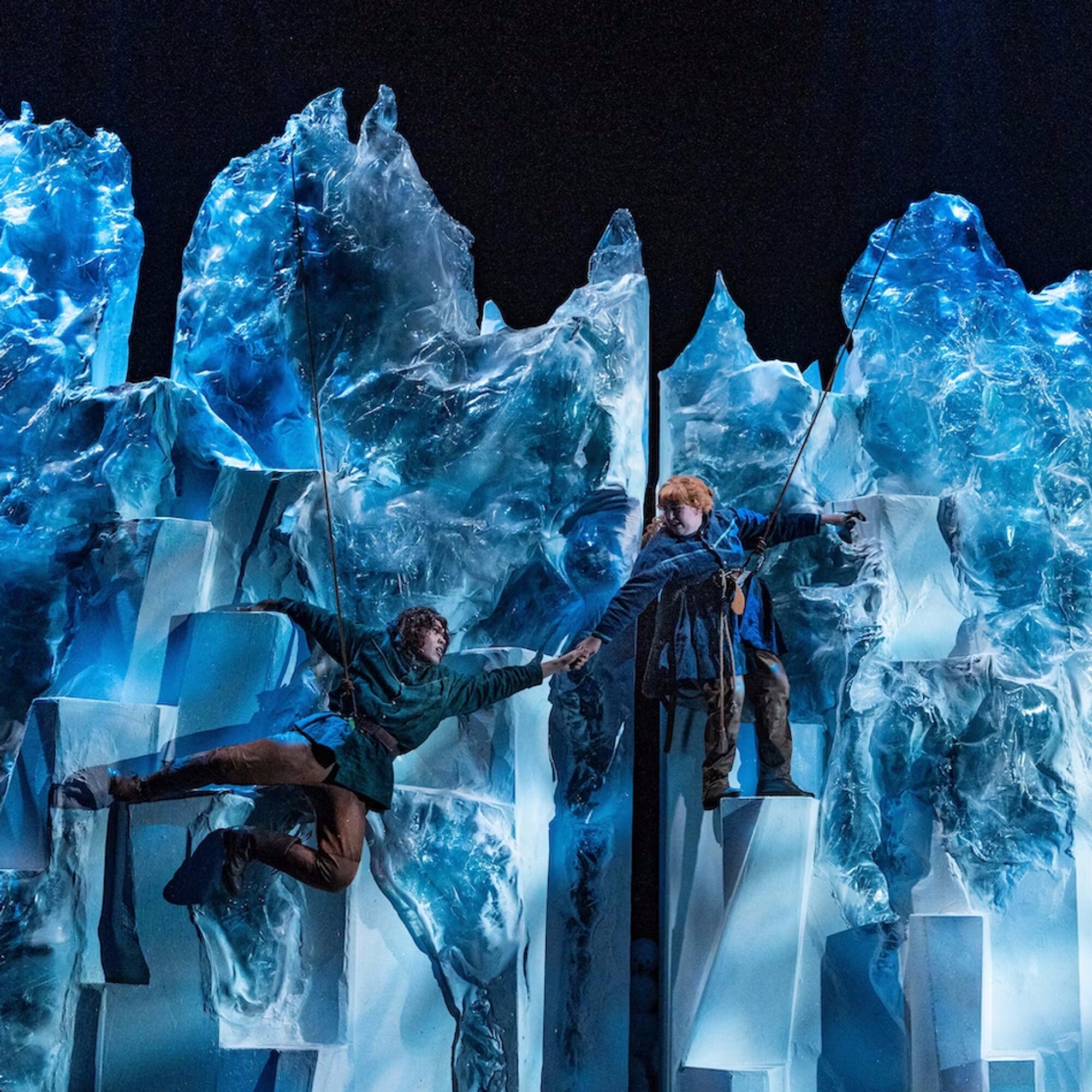 Anmeldelse: «Frost» på Det Norske Teatret – Anmeldelser og anbefalinger