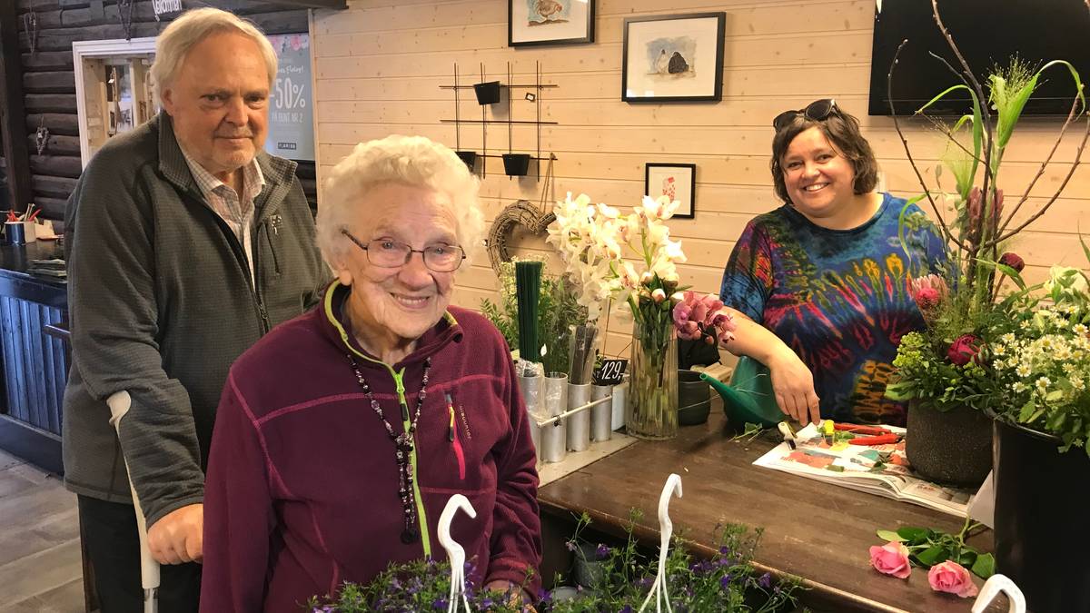 Anna (92) i full jobb i blomsterbutikken – NRK Innlandet – Lokale ...