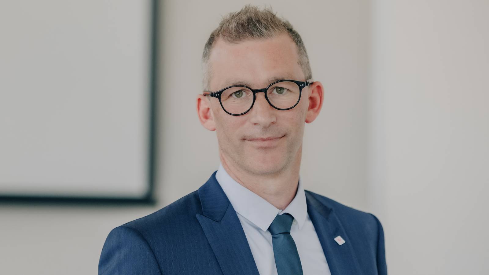 LO-topp ber Vedum kutte matmomsen – NRK Norge – Oversikt over nyheter ...