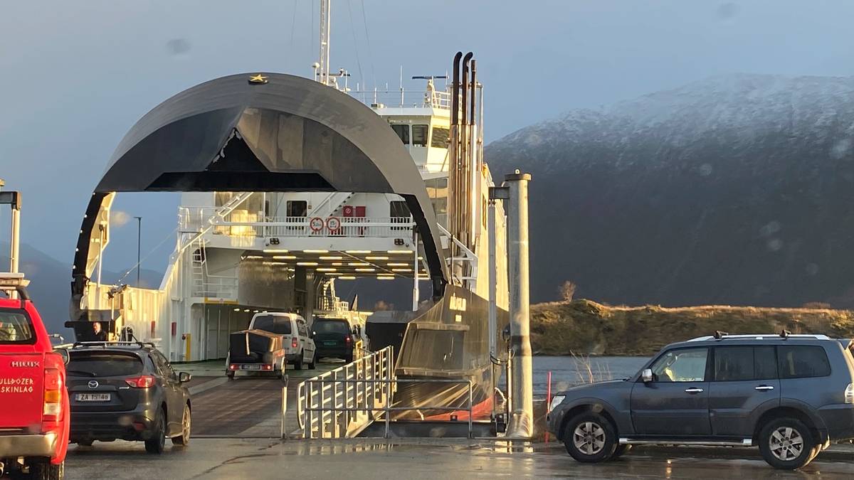 Innstilte ferger, snøfokk og glatt – NRK Troms og Finnmark