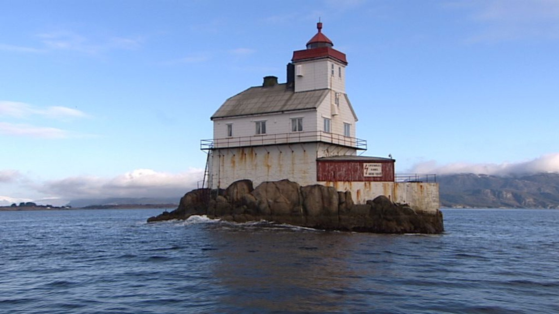 Stabben fyr held på å rotna – NRK