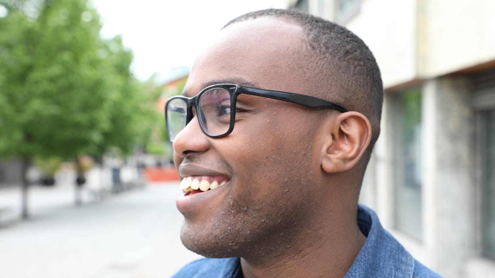 Hashim Abdi (20) kan bli historisk: Utfordrer eget parti – NRK Østfold ...