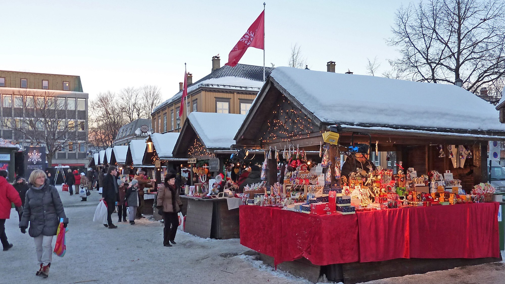 Julemarkedet på Torvet i Trondheim – NRK Trøndelag – Lokale nyheter, TV ...