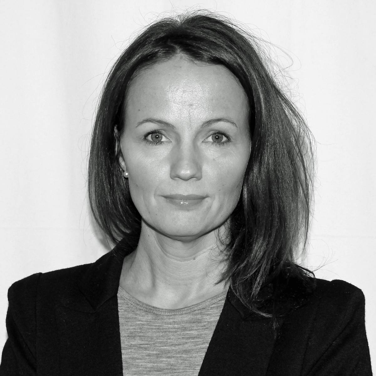 Dødsbrannen i Hamar: I dag begraves Astrid Støe Valla (18) – NRK ...